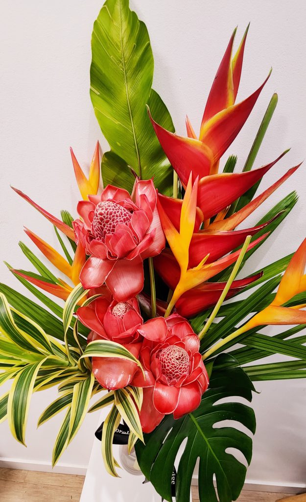 Tropical Vase – Floral Edge